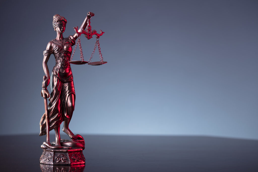 Os principais símbolos jurídicos: sua história e usos atuais | Javali